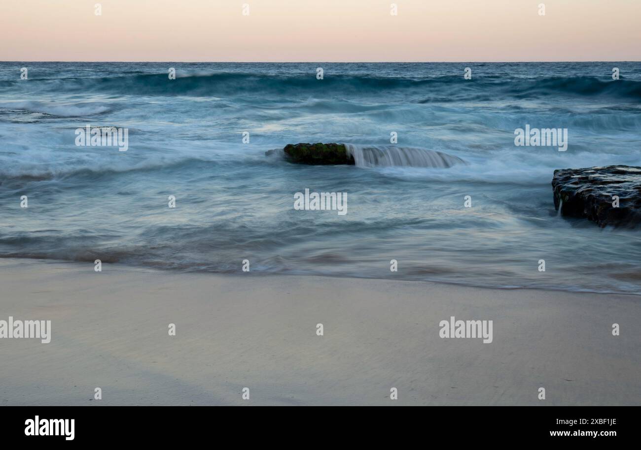 Slow motion horizon hi-res stock photography and images - Alamy