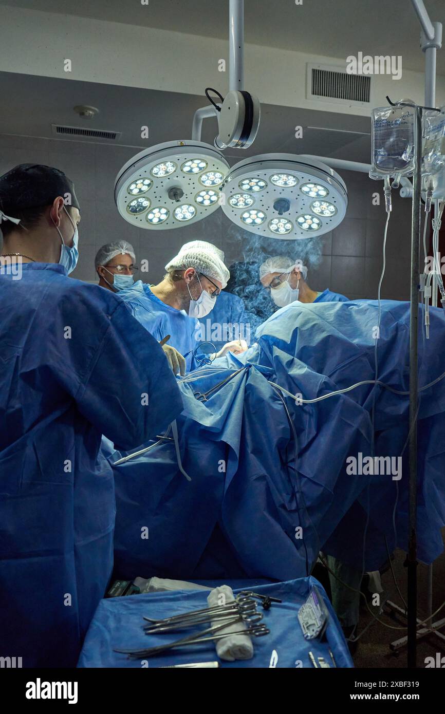 Operating room scene hi-res stock photography and images - Alamy