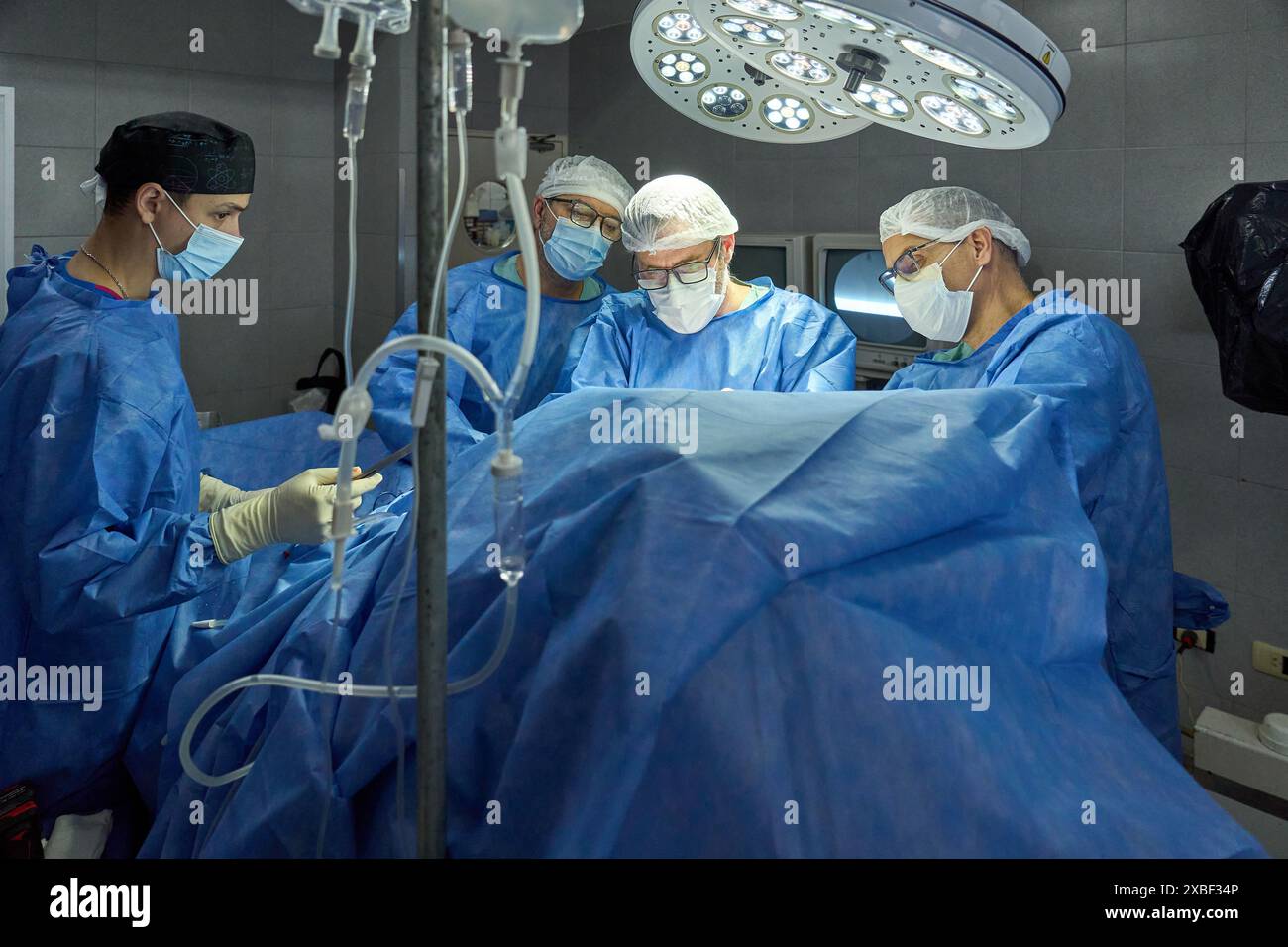 Medical equipment operating room hi-res stock photography and images ...