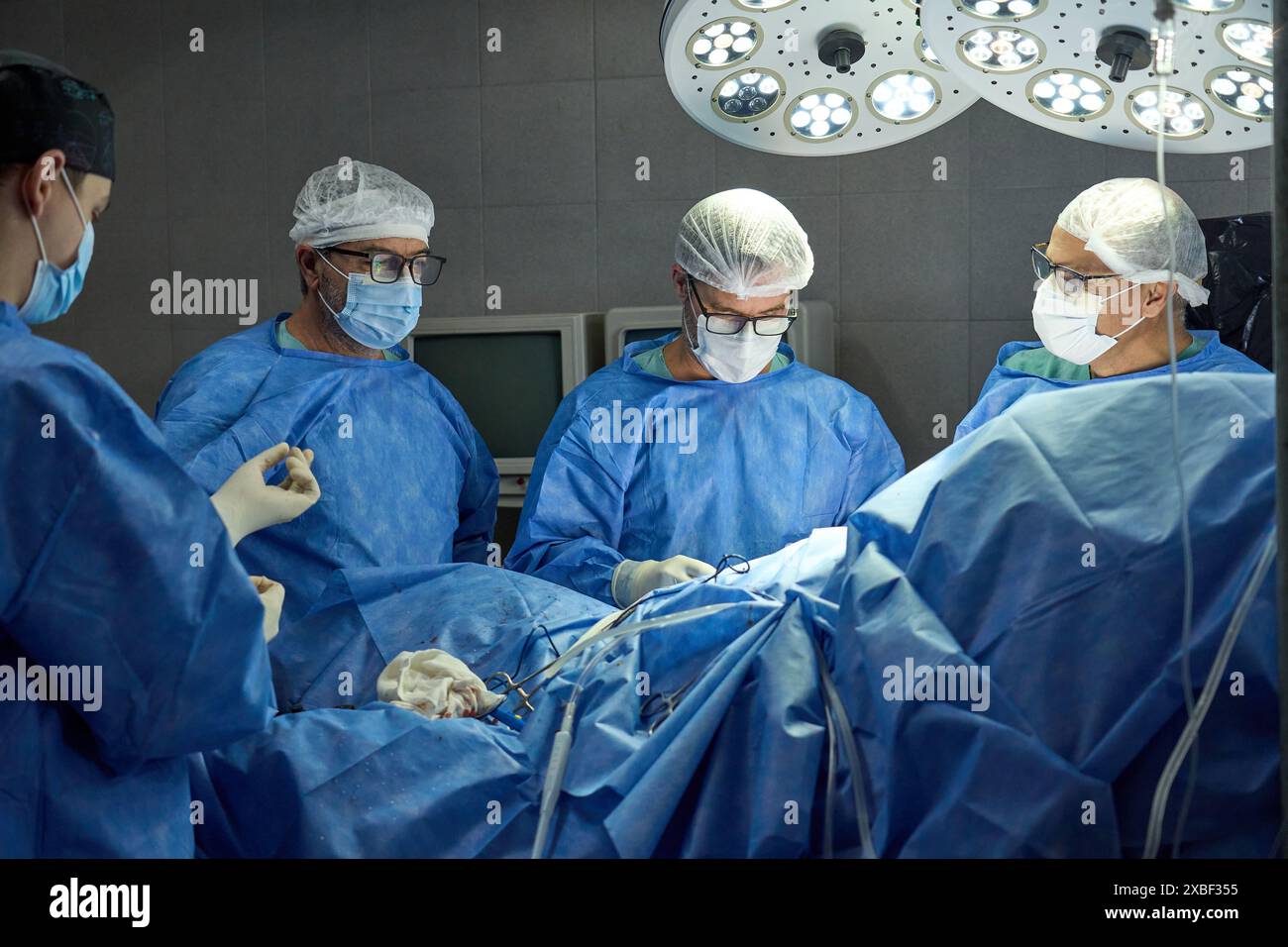Sterile environment in hospital theatre hi-res stock photography and ...