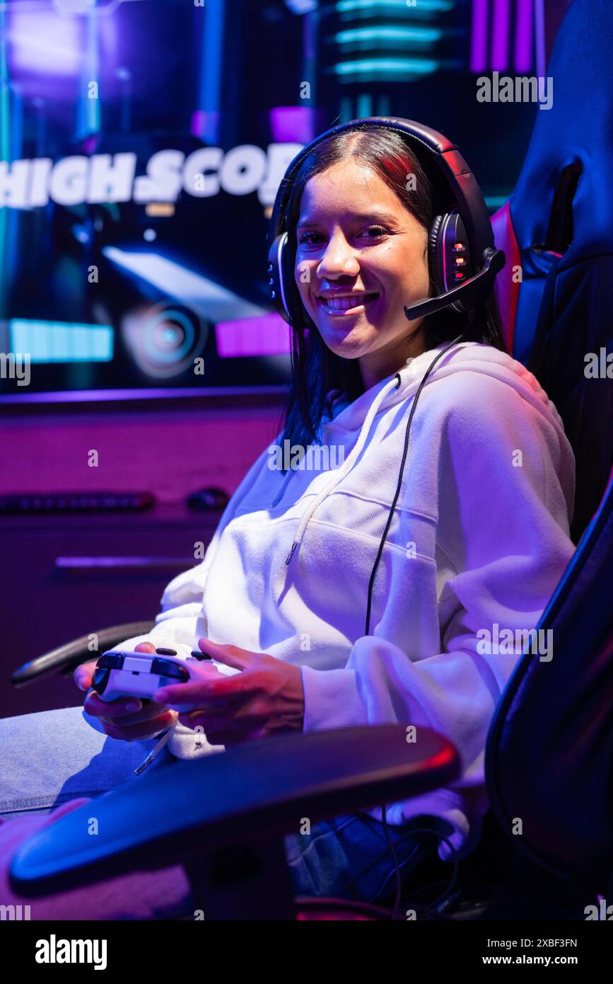 Gamer playing games hi-res stock photography and images - Alamy