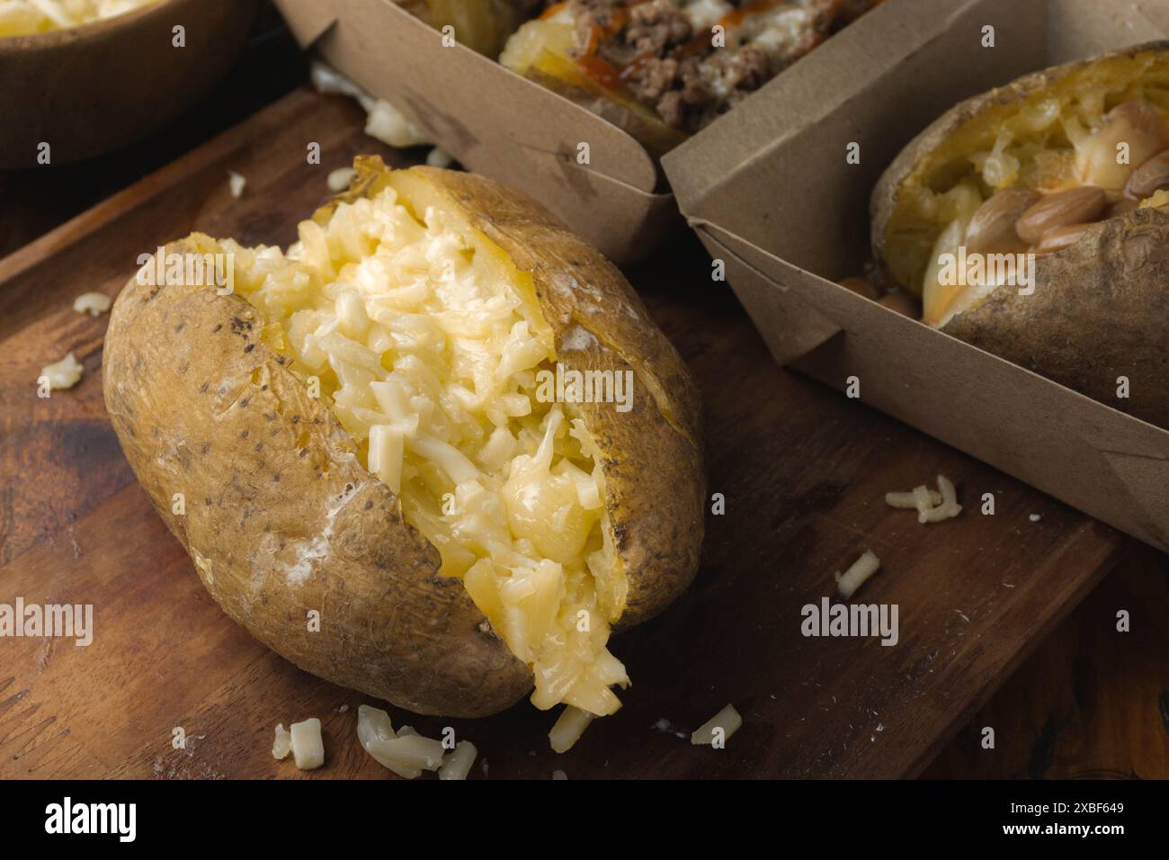 Baked potatoes cheddar cheese hi-res stock photography and images - Alamy