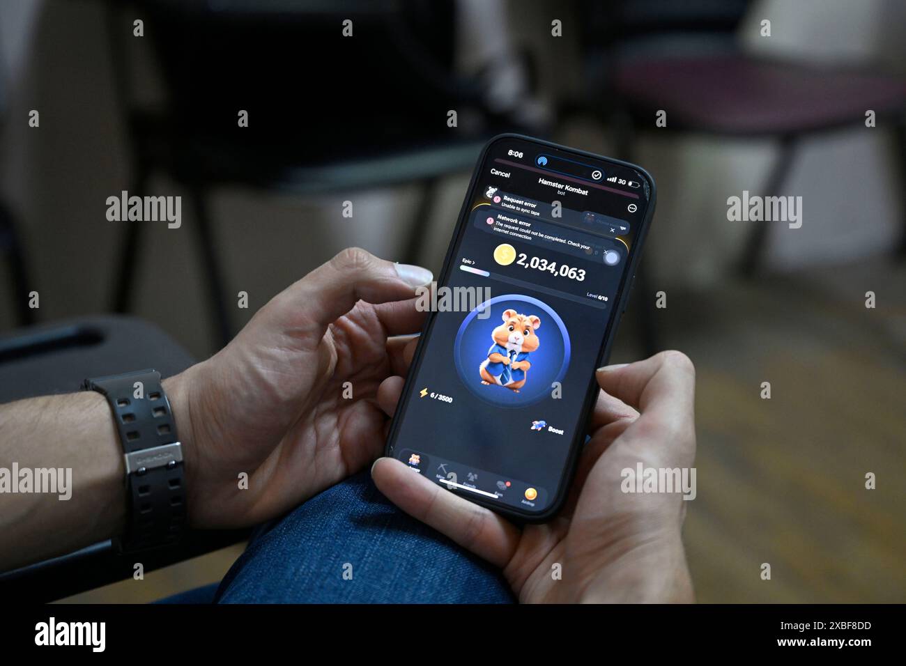 Teheran, Iran. 12th June, 2024. An Iranian plays Hamster Kombat on a ...