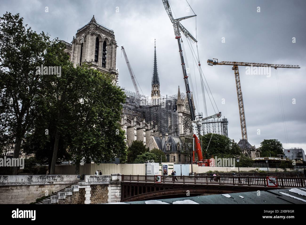 Restoration du toit de notre dame mai 2024 hi-res stock photography and images - Alamy
