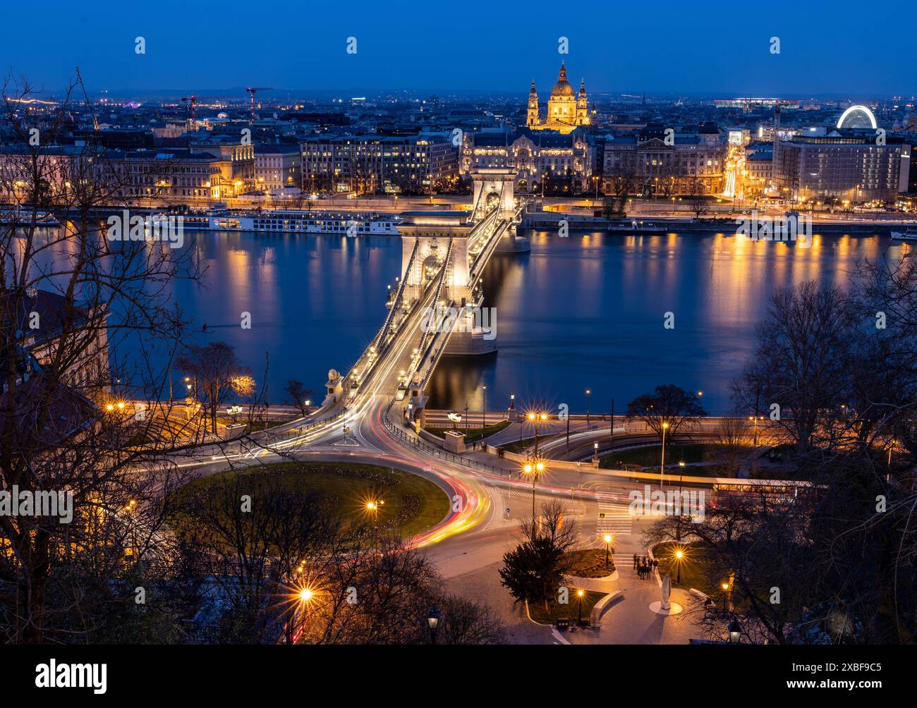 Traffic light trails over the Szechenyl ( also known as the 'Chain ...