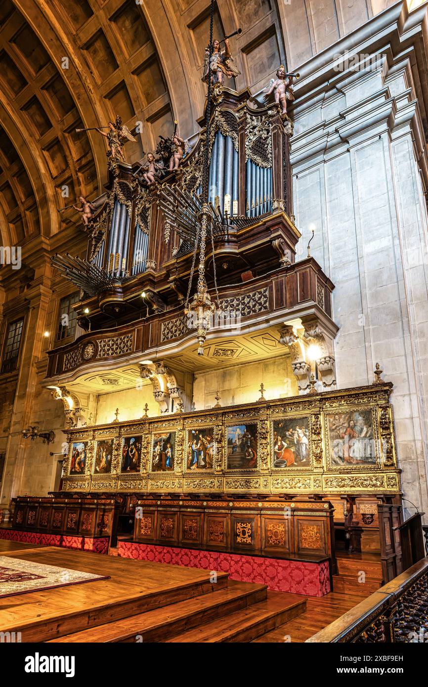Interior of the New Cathedral of Coimbra, Se Nova de Coimbra in ...