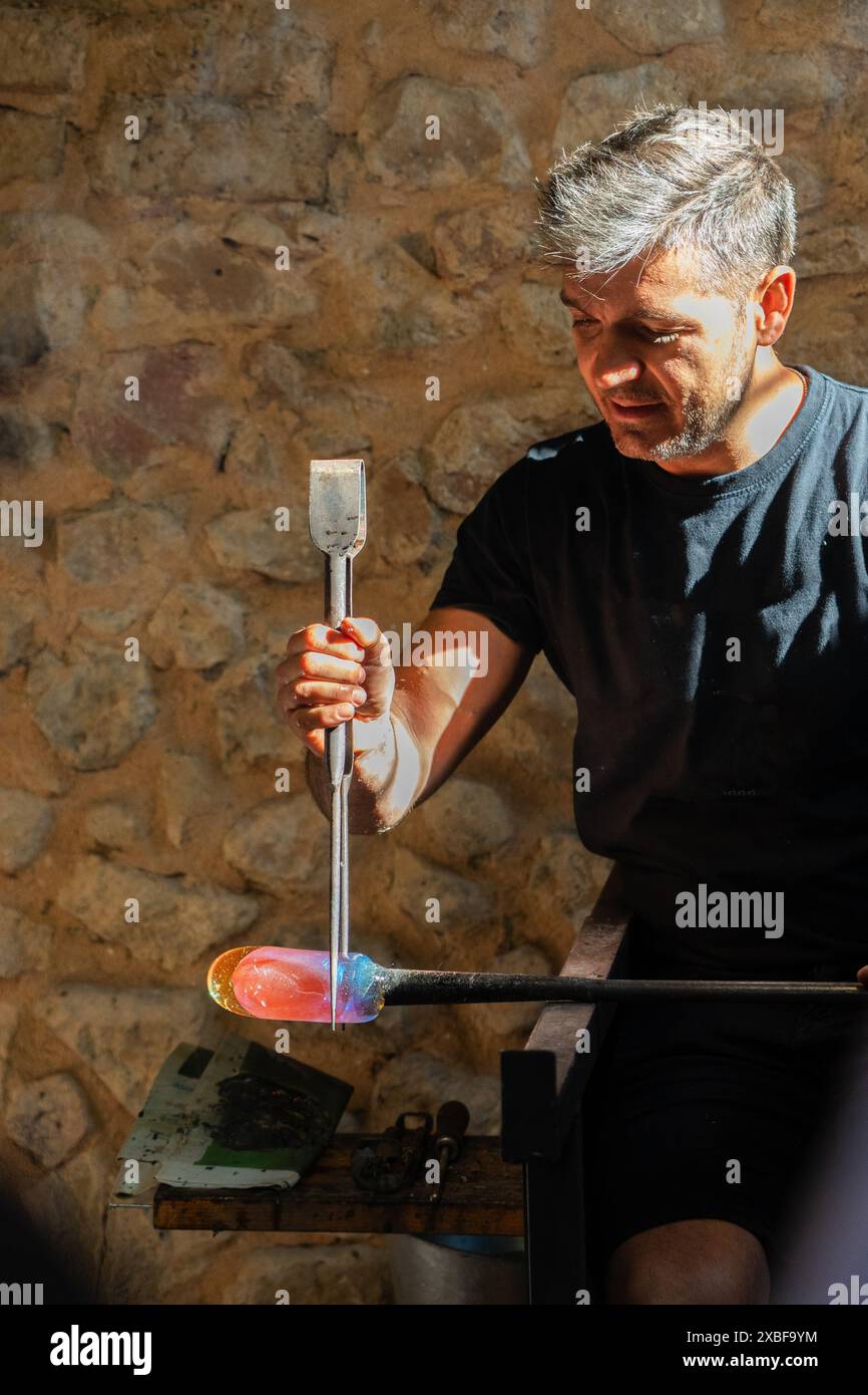 Artistry of glassmaking hi-res stock photography and images - Alamy