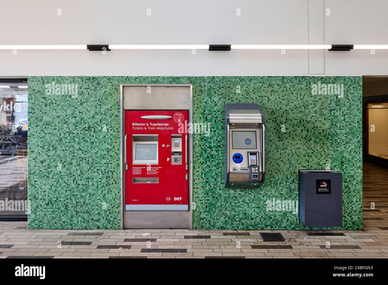 Dsb ticket machine hi-res stock photography and images - Alamy