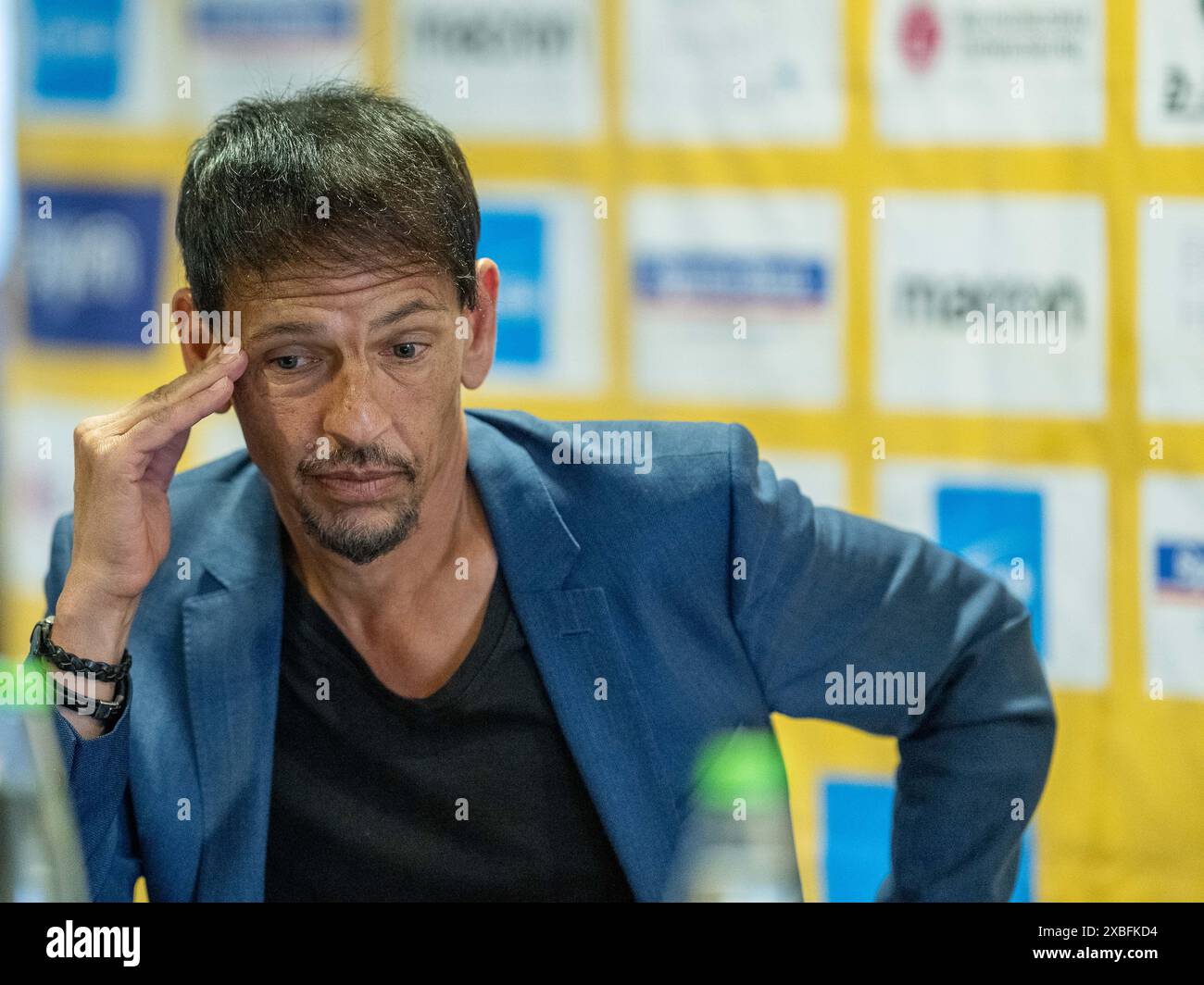 Alexander Reil (MHP Riesen Ludwigsburg, 1. Vorsitzende) sowie ...