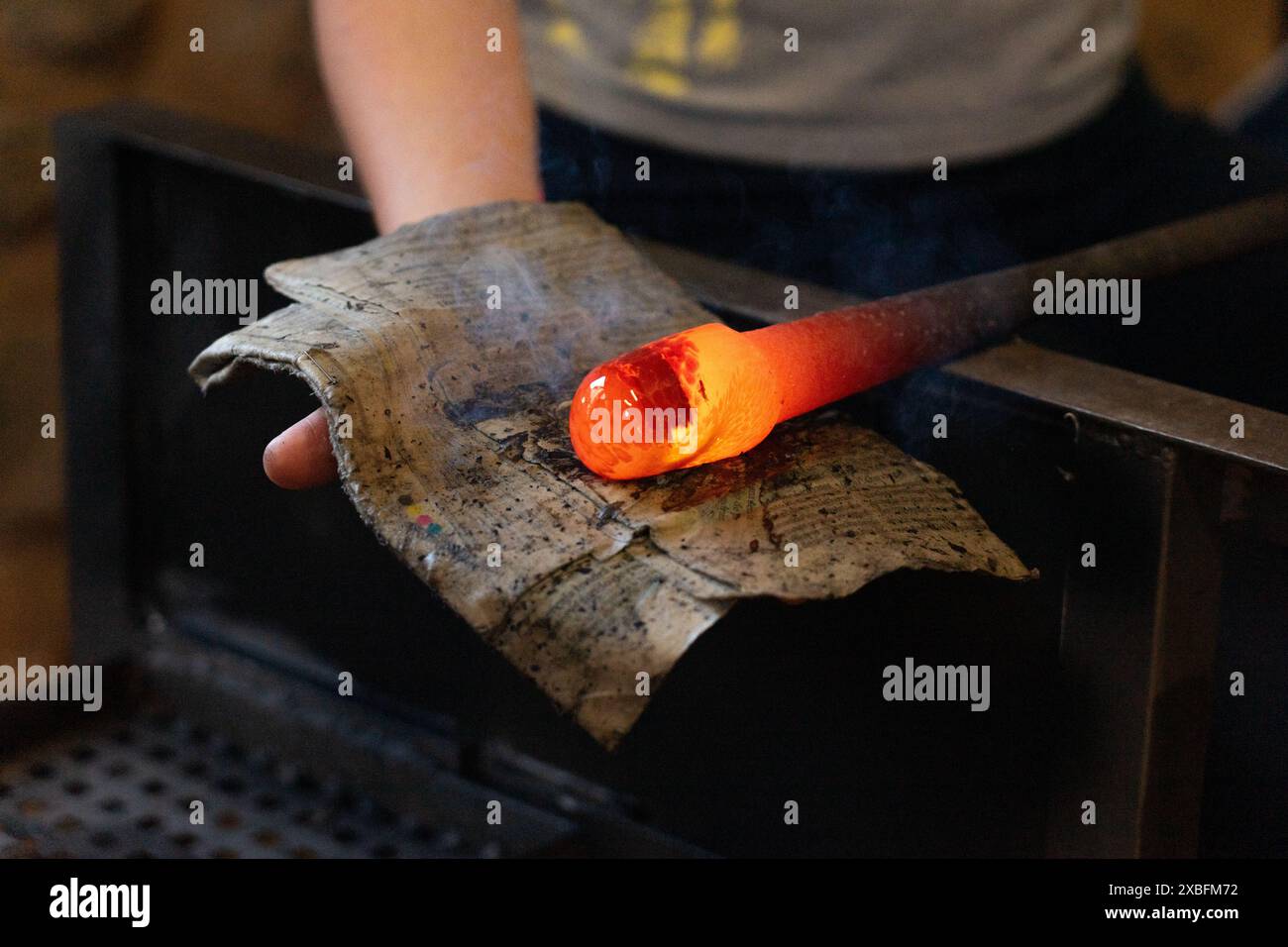 Glass piece molding hi-res stock photography and images - Alamy