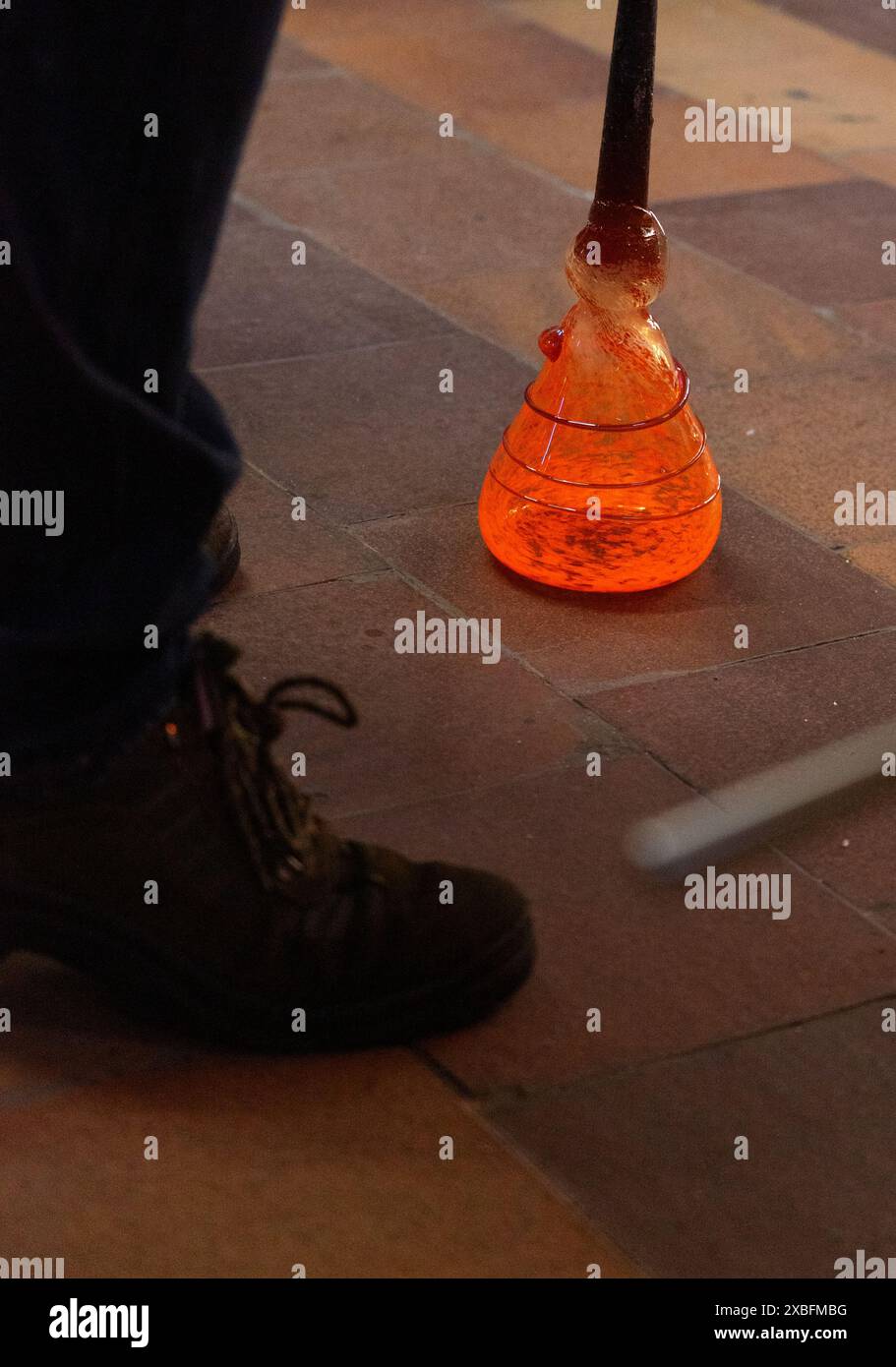 Glassworking process hi-res stock photography and images - Alamy