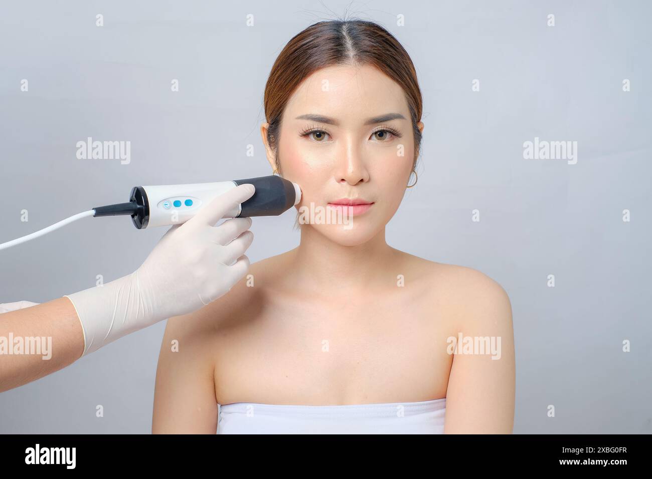 Lovely Asian Woman Undergoing RF Ultrasound Oxygeneo Skin Treatment ...