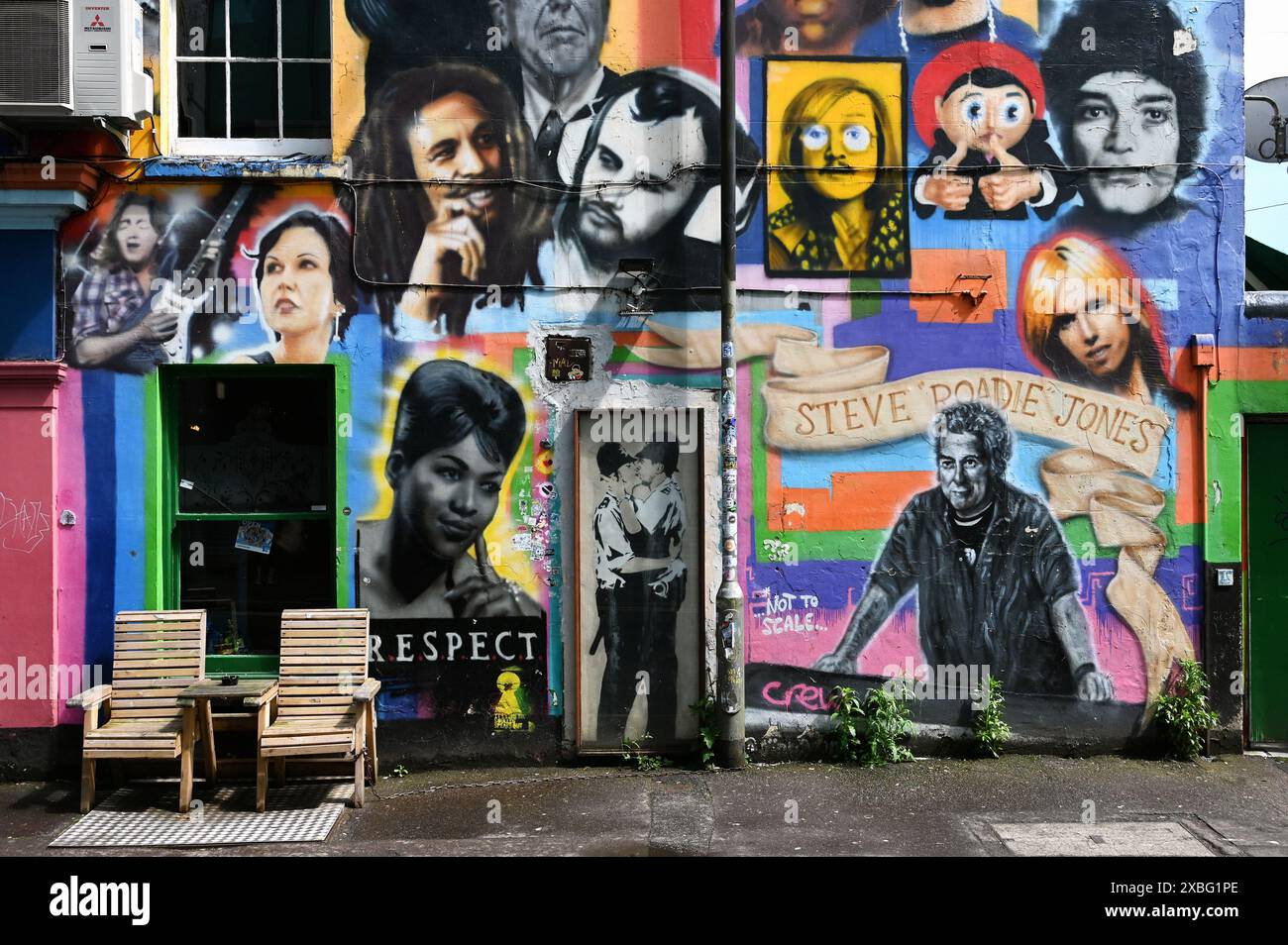 The Prince Albert pub with graffiti of deceased musicians, North Laine ...