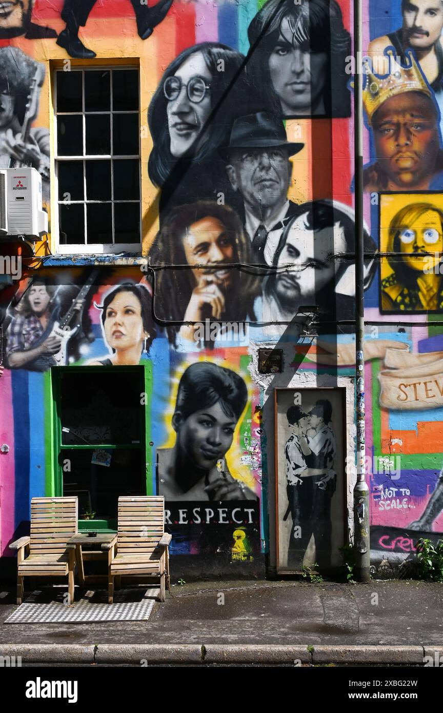 The Prince Albert pub with graffiti of deceased musicians, North Laine ...