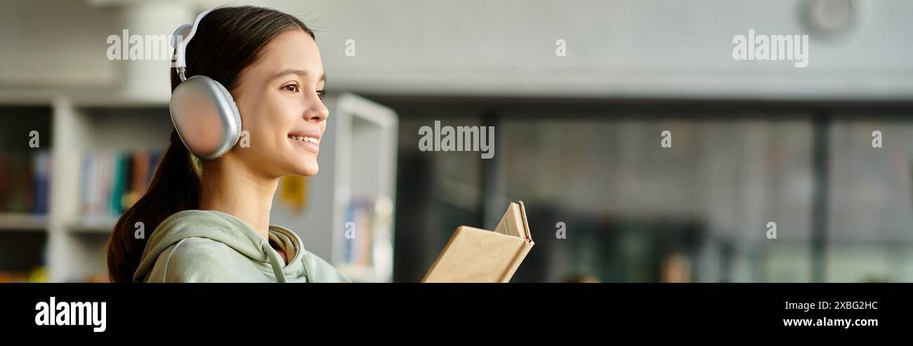 Immersive reading hi-res stock photography and images - Alamy
