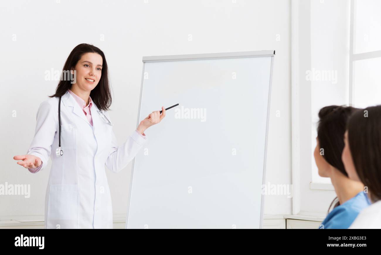 Female medical interns using hi-res stock photography and images - Alamy