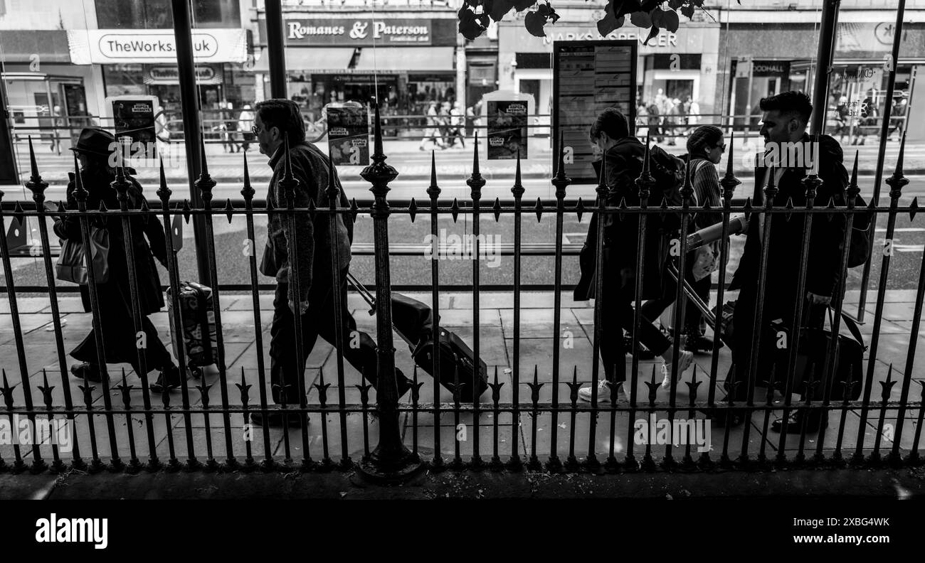 Bus in edinburgh Black and White Stock Photos & Images - Alamy