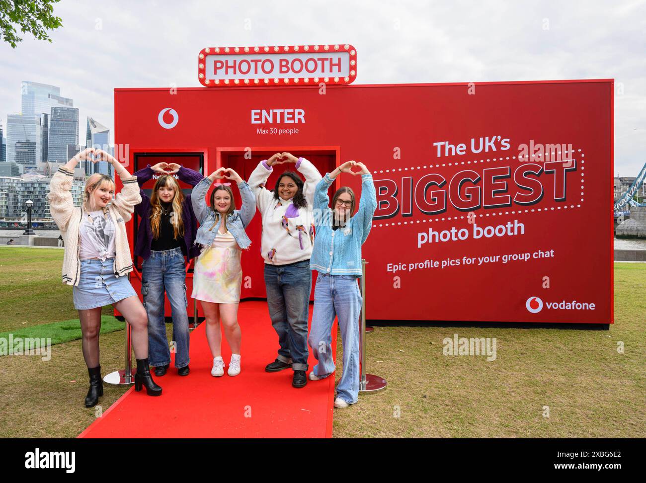 EDITORIAL USE ONLY The Oxford University Taylor Swift Society at the UK ...