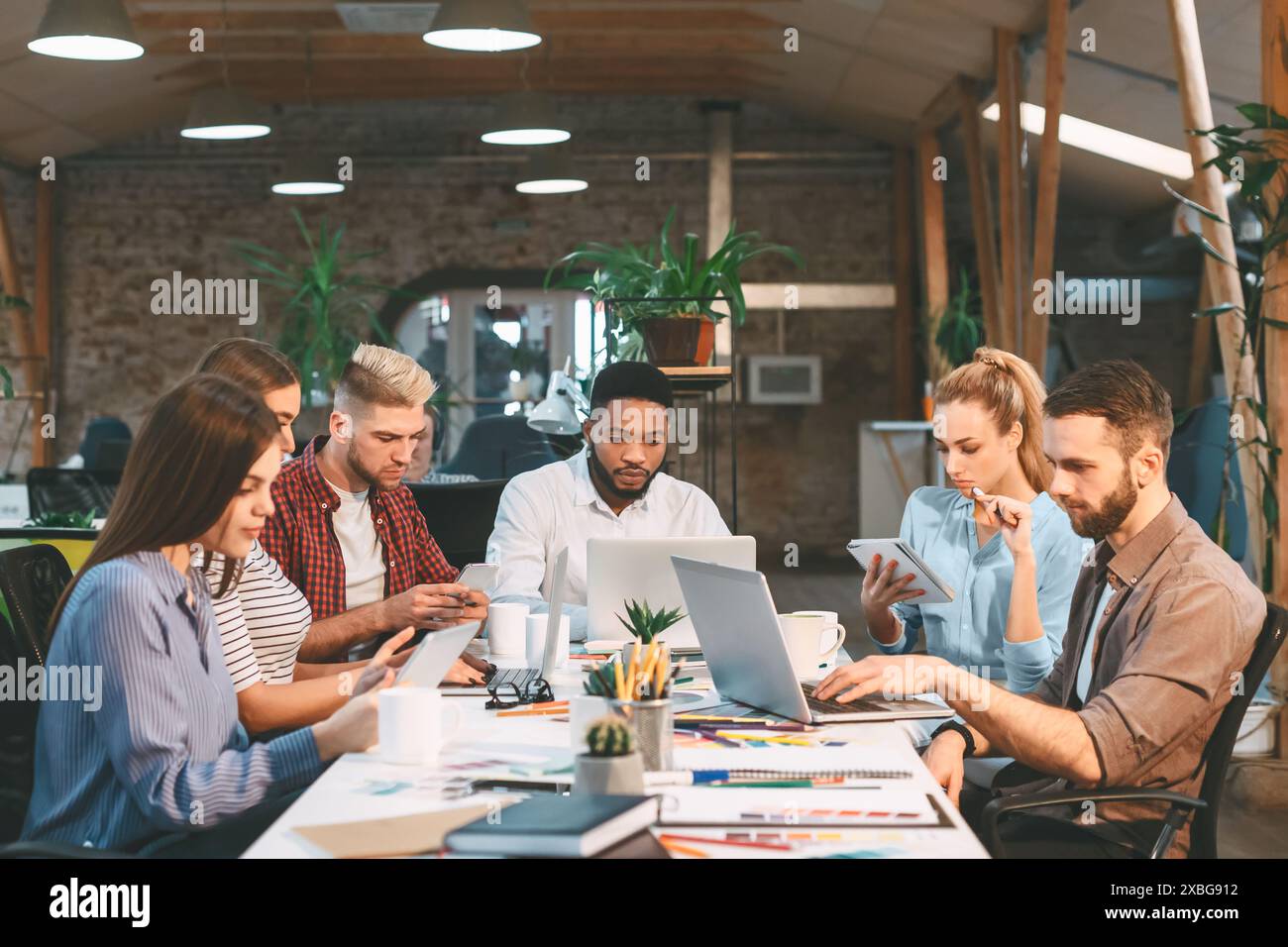 Diverse people in office working hi-res stock photography and images ...