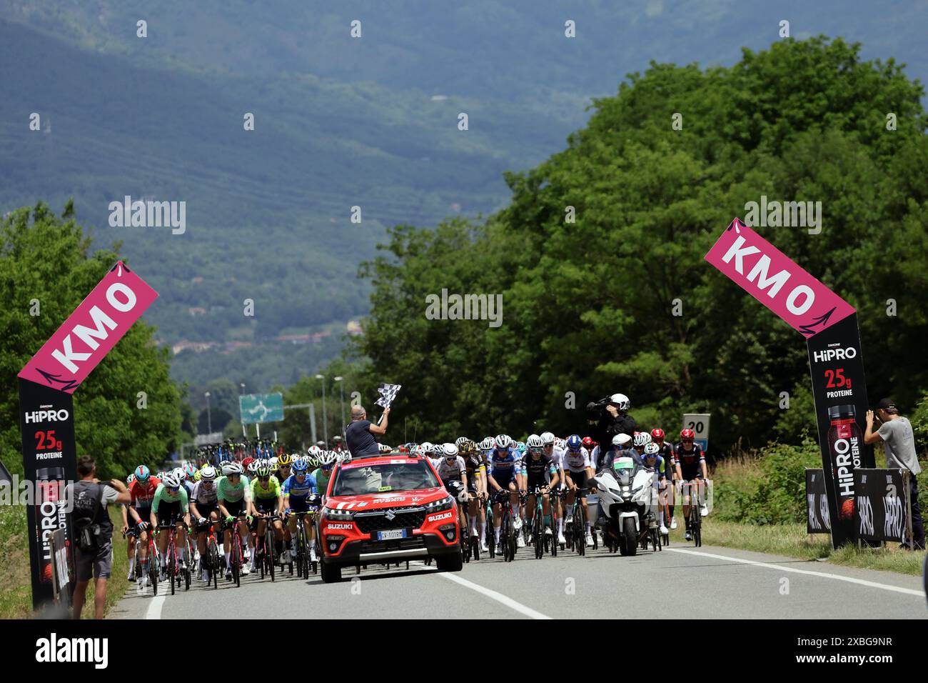 Italia. 12th June, 2024. Preparation for the star at the 4th stage of ...