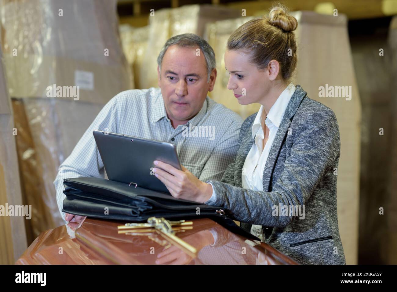 doing business with coffin makers Stock Photo - Alamy