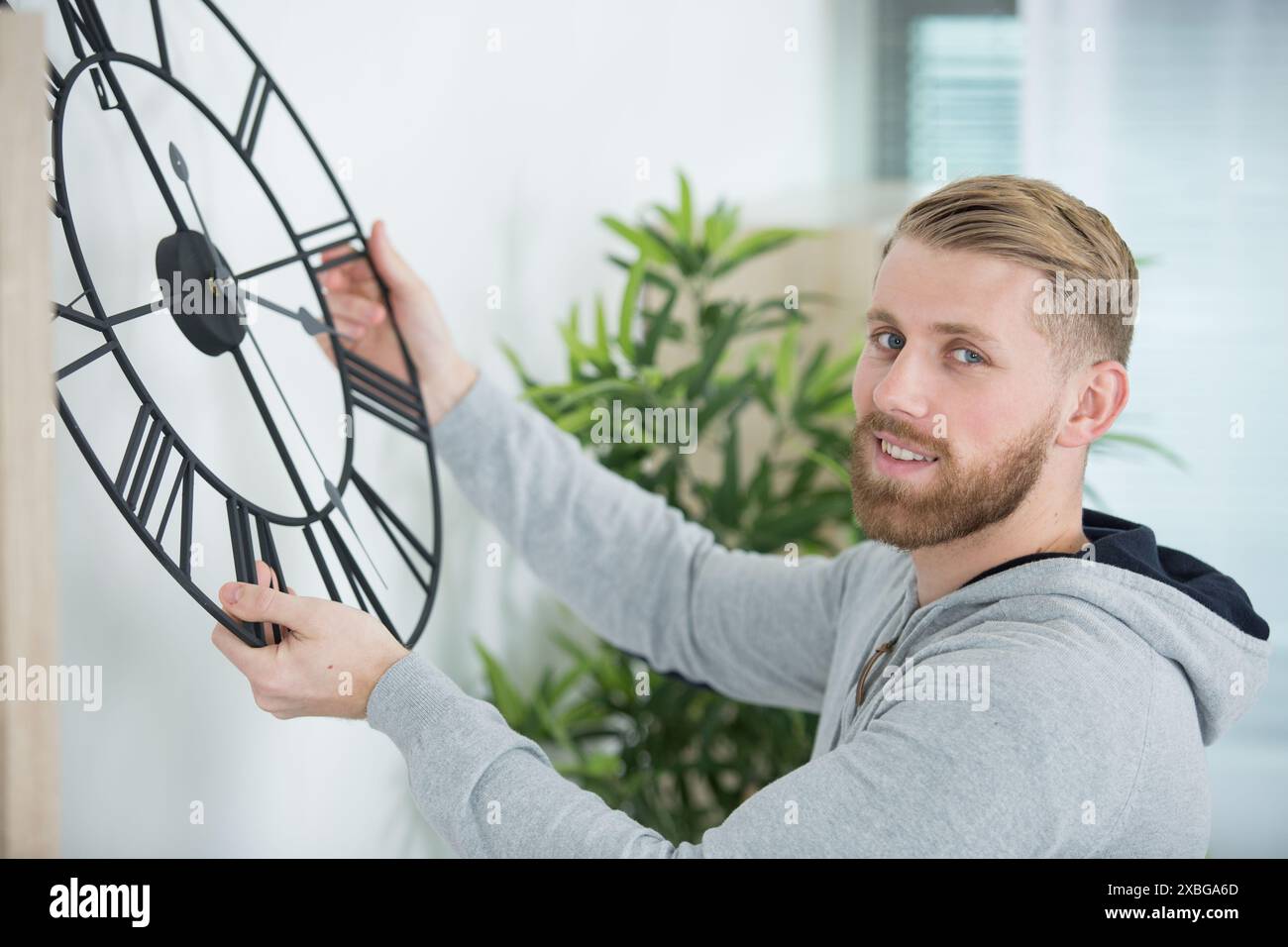 Clocks changing hi-res stock photography and images - Alamy
