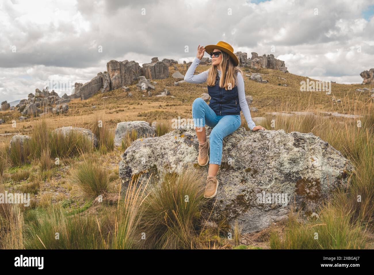 Stylish hipster traveling woman hi-res stock photography and images - Alamy