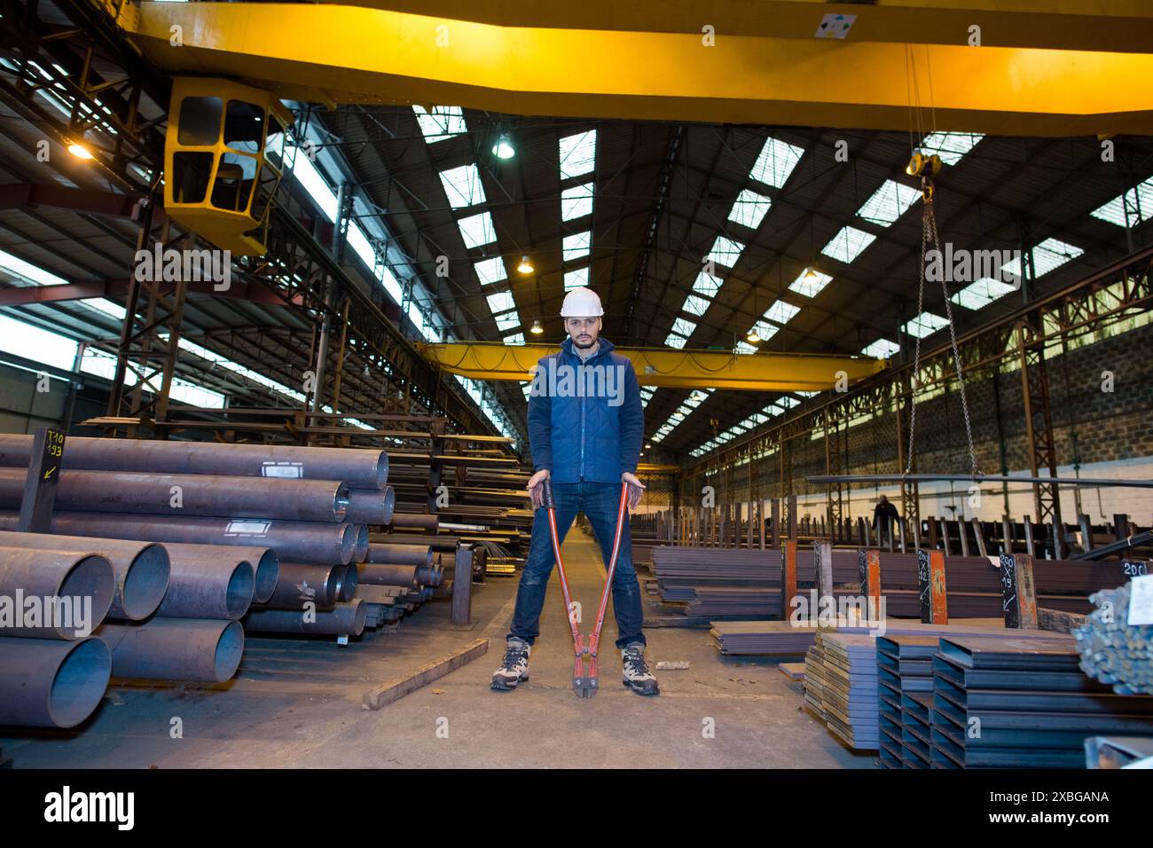 Factory worker and tool shelf hi-res stock photography and images - Alamy
