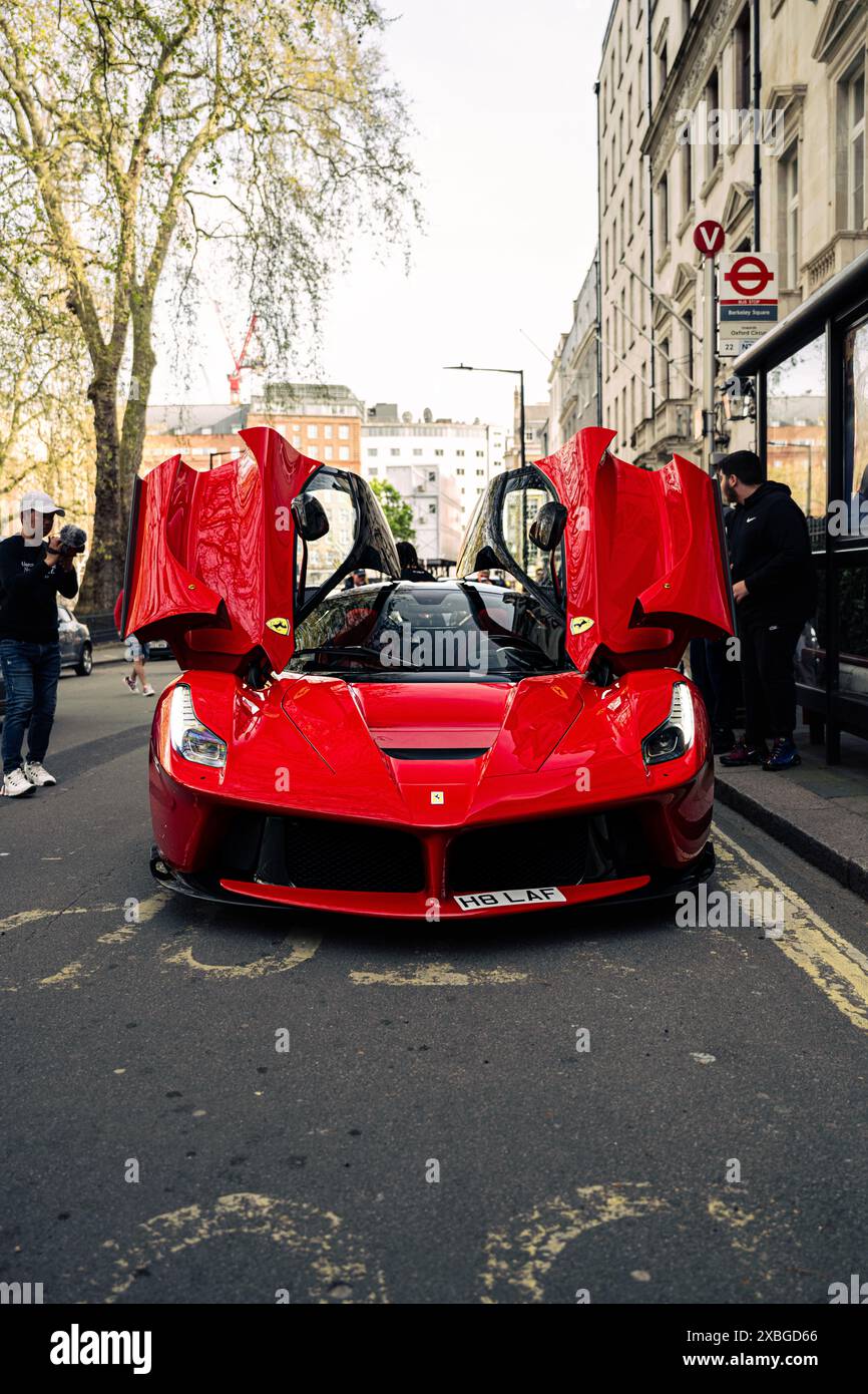 Ferrari LaFerrari on London's streets Stock Photo - Alamy