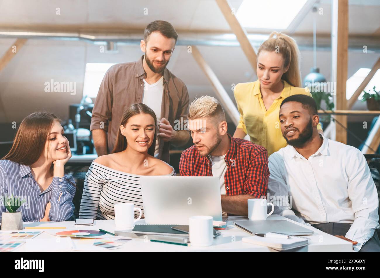Group people gathered around hi-res stock photography and images - Alamy
