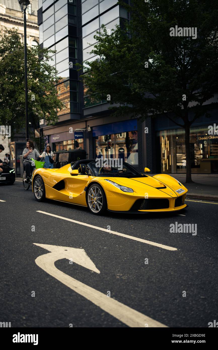 Ferrari LaFerrari on London's streets Stock Photo - Alamy
