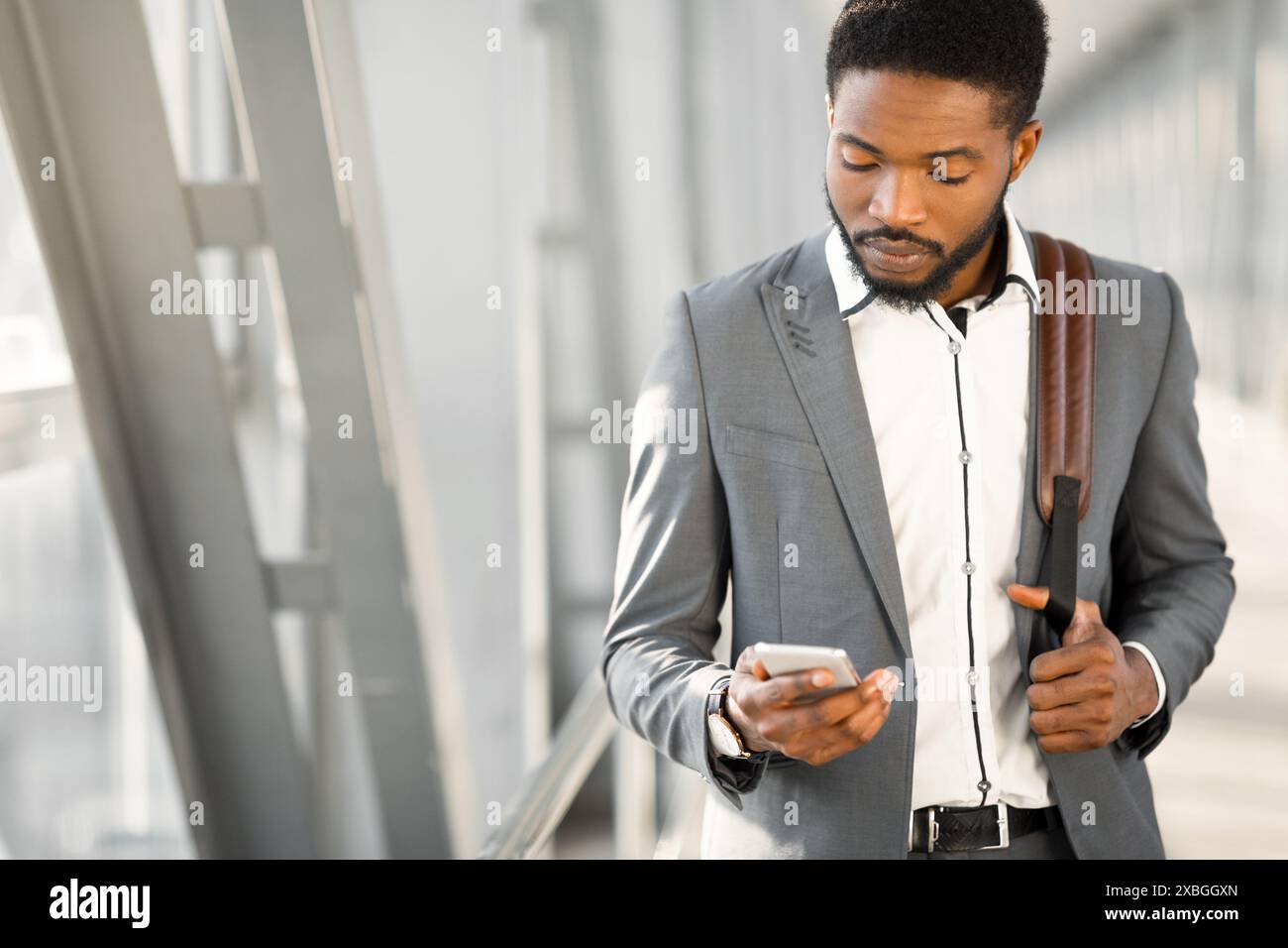 Black man standing outside hi-res stock photography and images - Alamy