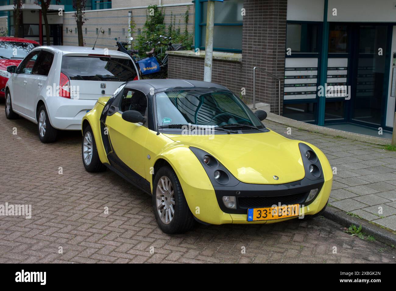 Smart car side view hi-res stock photography and images - Alamy