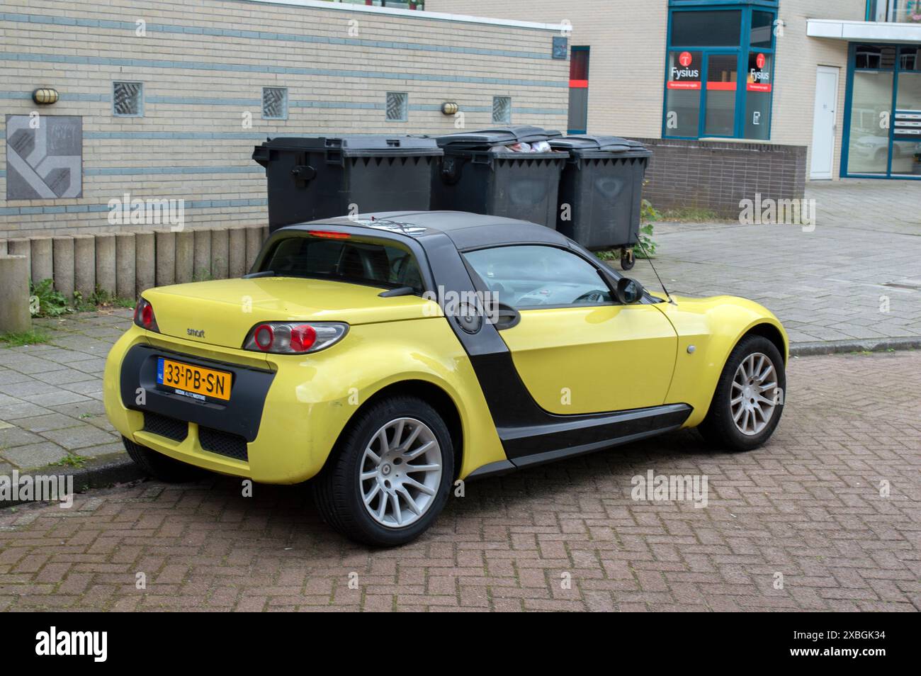 Smart car side view hi-res stock photography and images - Alamy