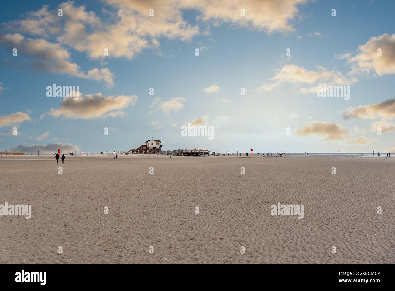 Beach with stilt houses hi-res stock photography and images - Alamy