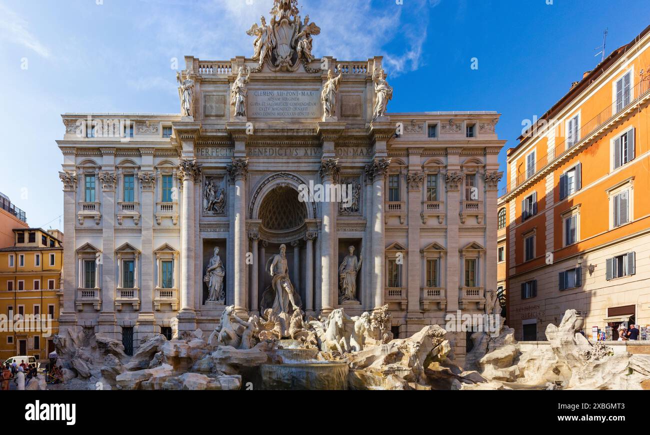Palace facade trevi fountain hi-res stock photography and images - Alamy