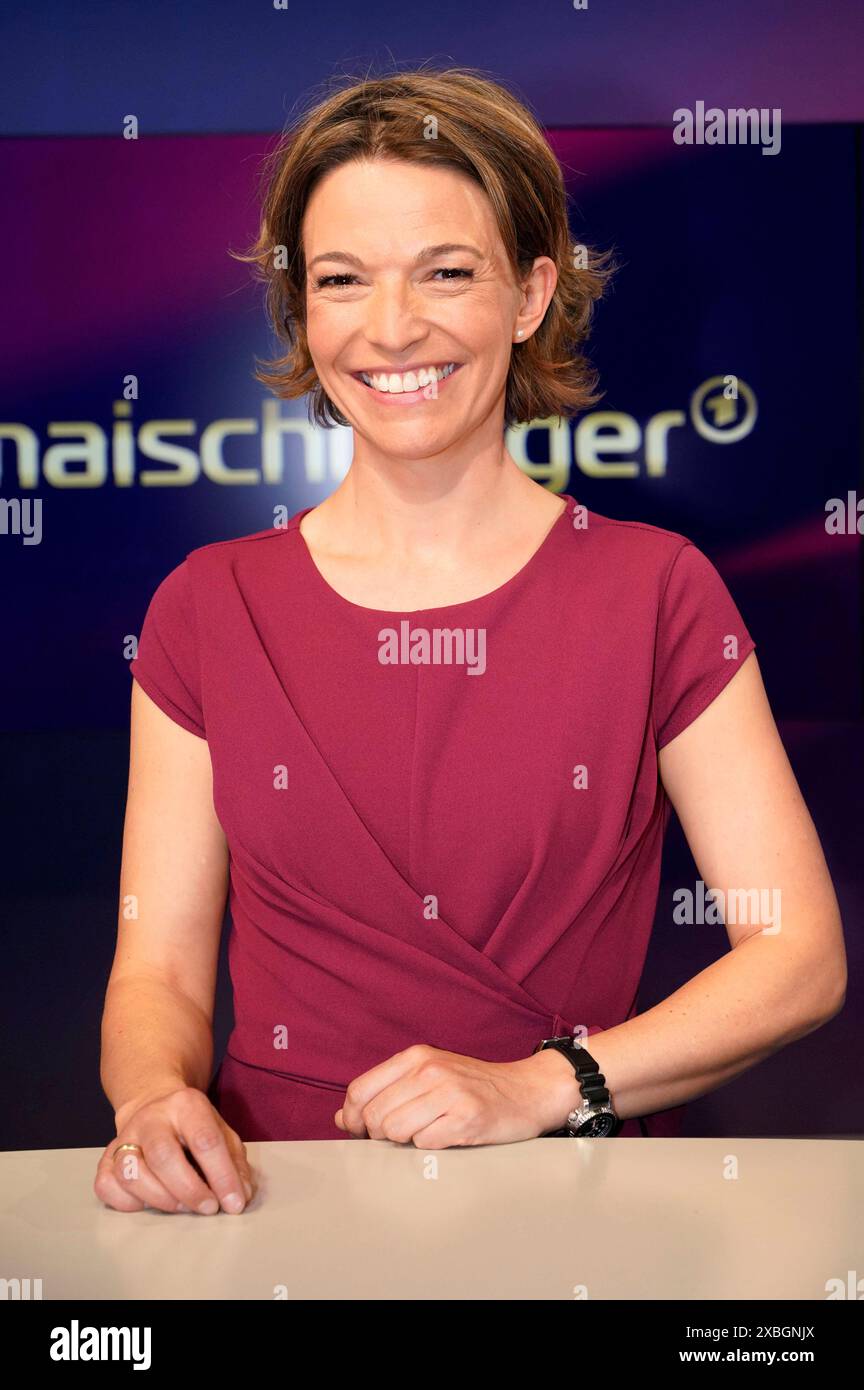 Anna Planken in der ARD-Talkshow maischberger im Studio Berlin ...