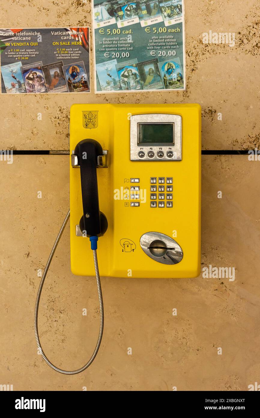 Old fashioned payphone hi-res stock photography and images - Alamy