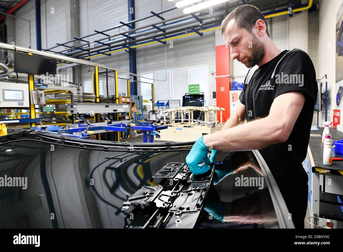 Tour of Sekurit car glass factory, linked with demonstration of robotic ...