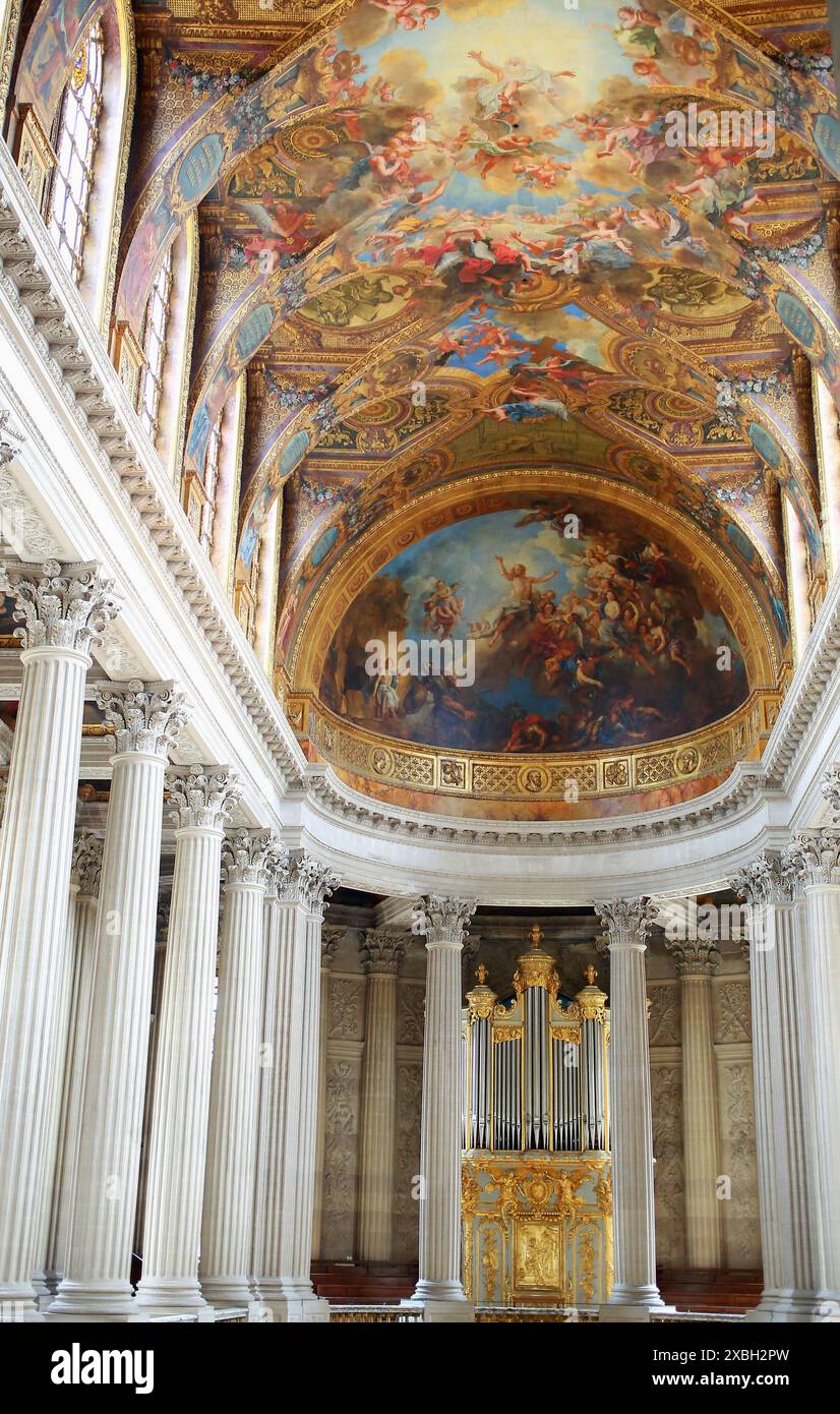 Versailles palace mirror corridor versailles hi-res stock photography ...