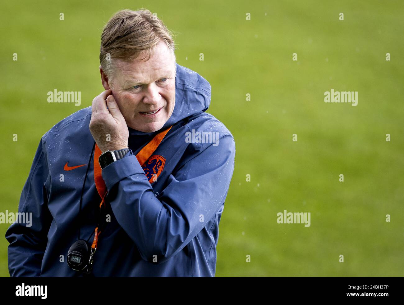 WOLFSBURG - National coach Ronald Koeman during a training session of ...