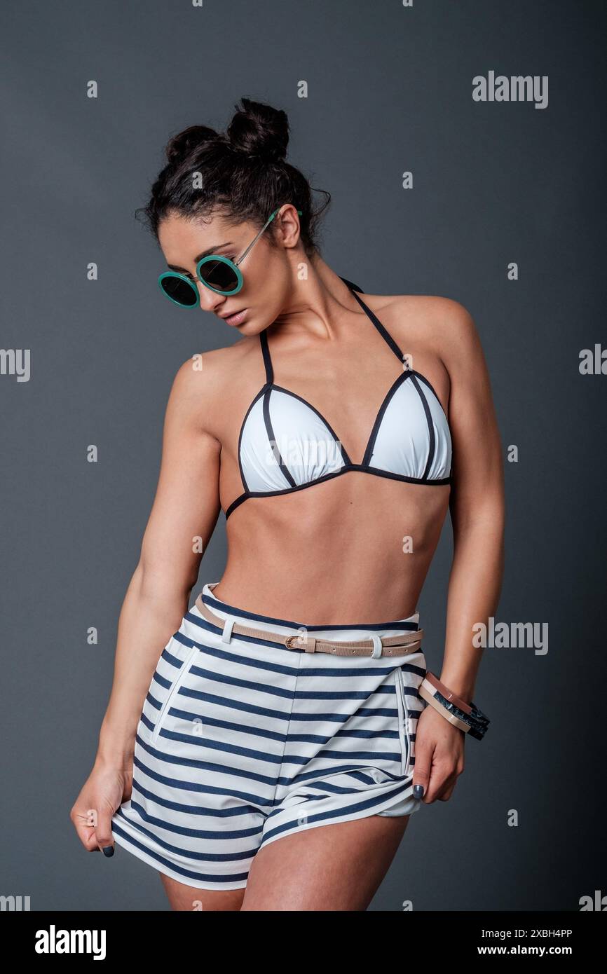 Brunette bikini model hi-res stock photography and images - Alamy