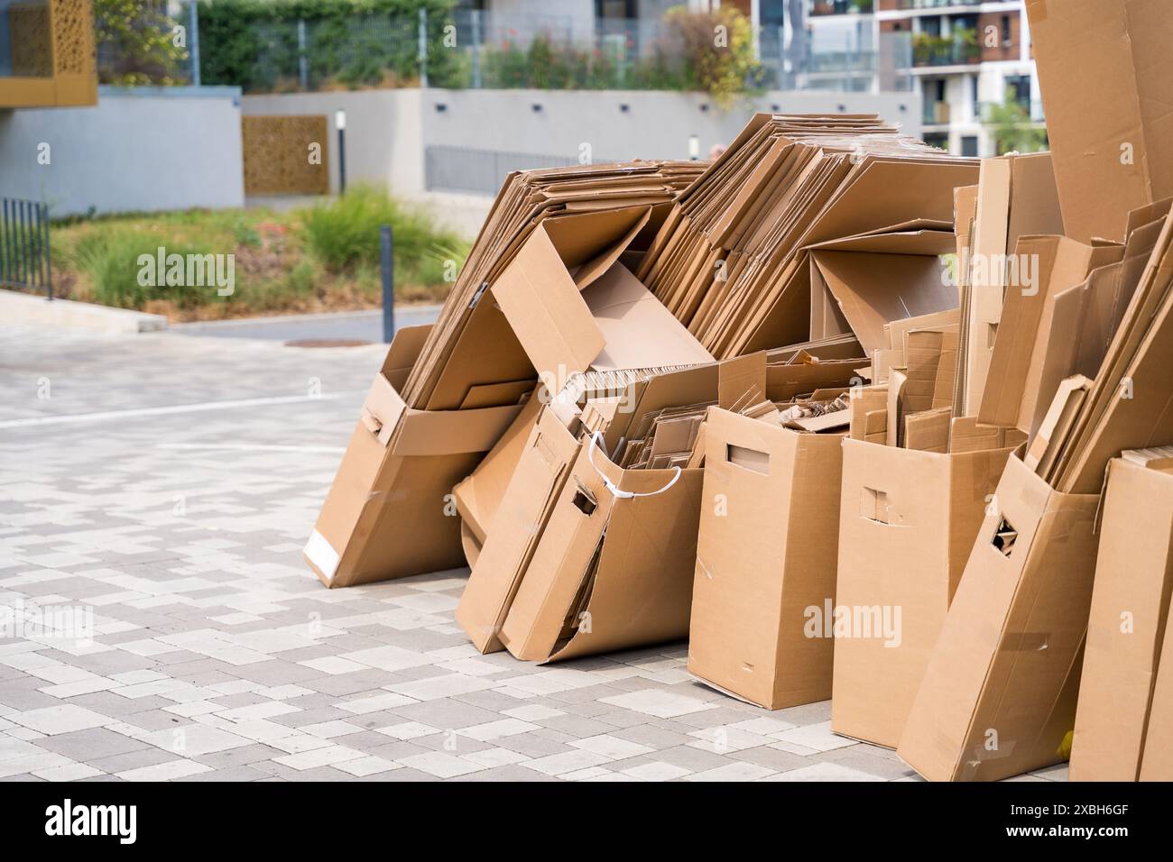Recycling paper packaging hi-res stock photography and images - Alamy