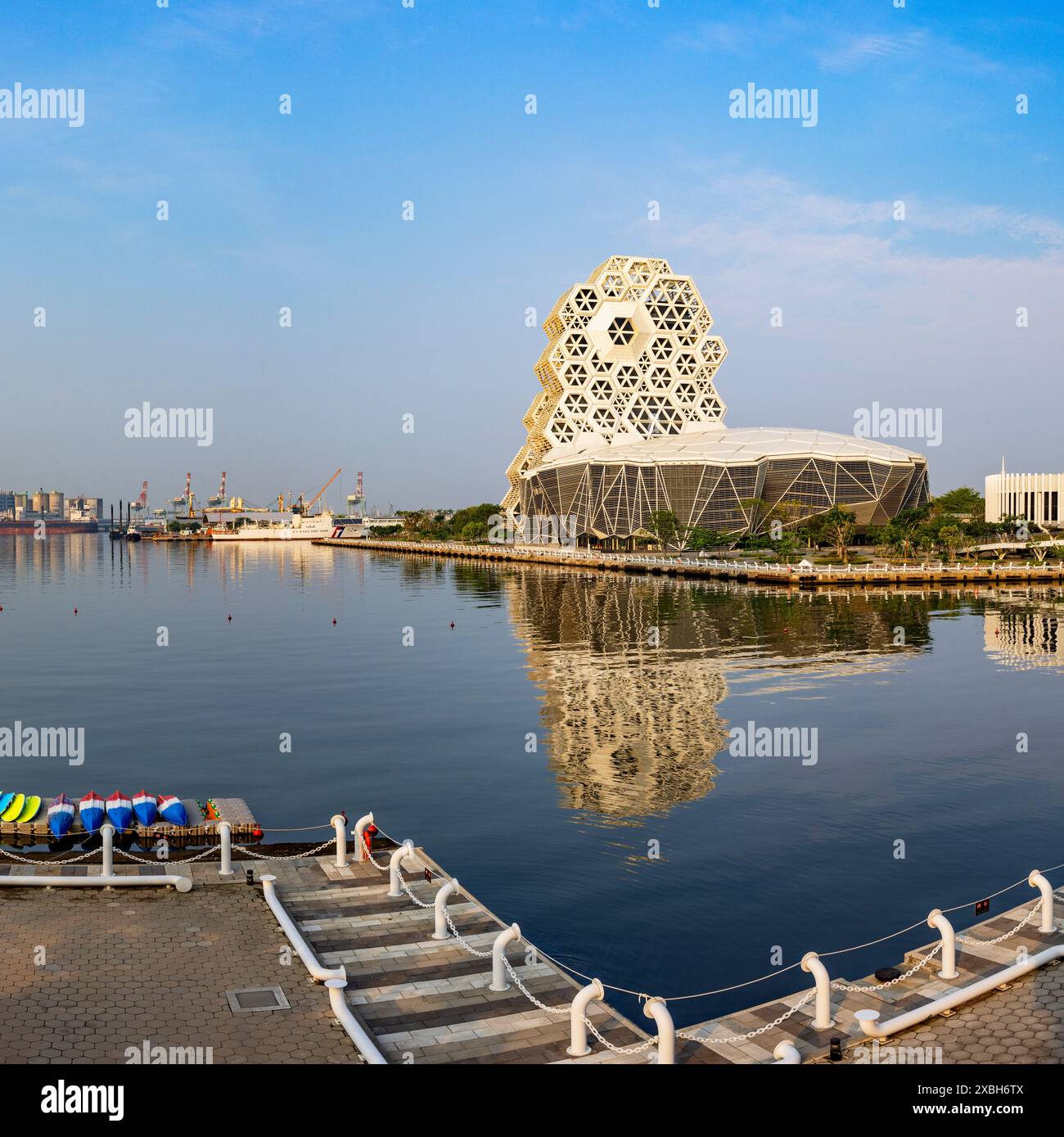 Kaohsiung port kaohsiung harbour kaohsiung hi-res stock photography and ...