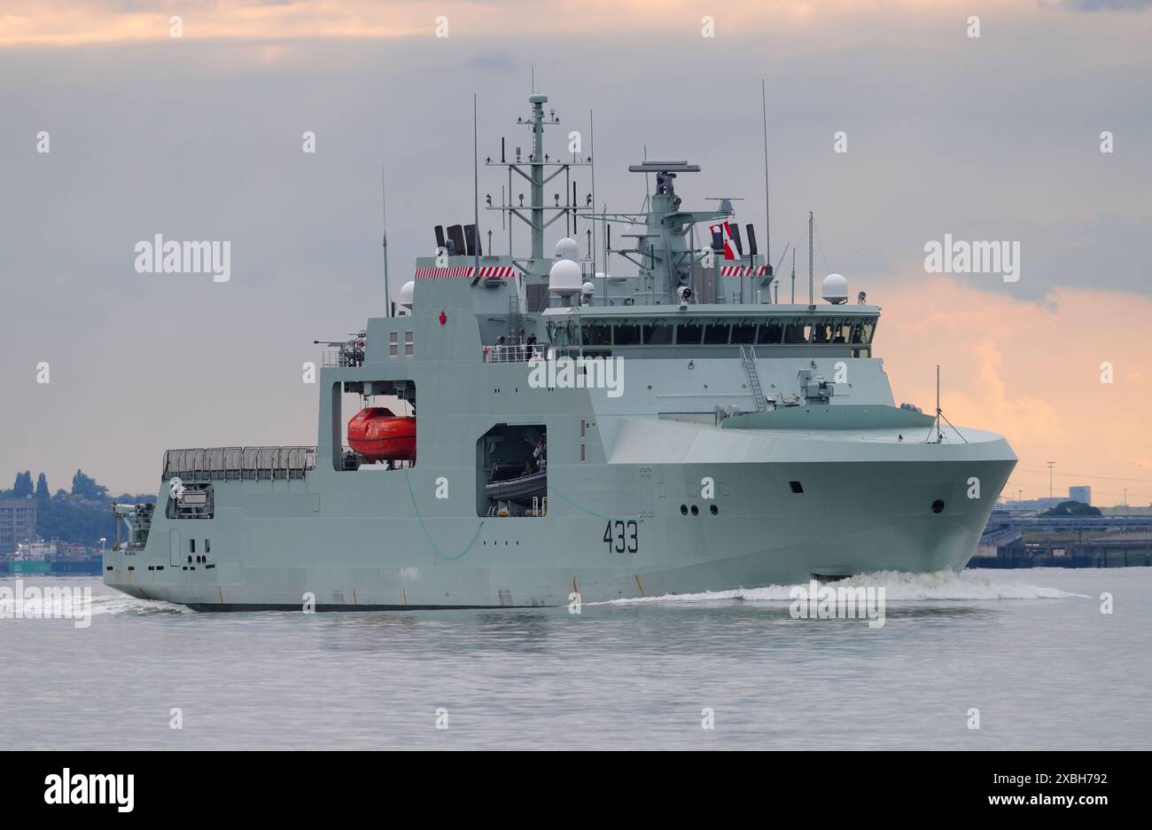 The Canadian Navy’s latest warship HMCS William Hall pennant number 433 ...