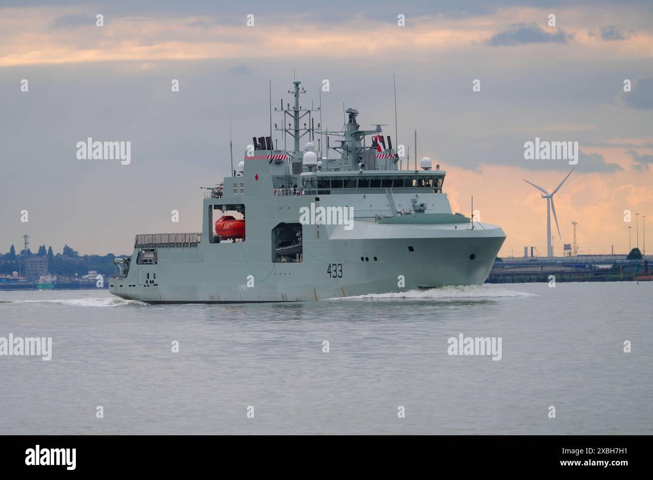 The Canadian Navy’s latest warship HMCS William Hall pennant number 433 ...