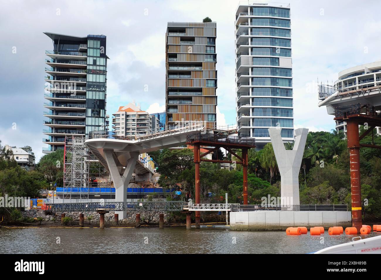 The Kangaroo Point Bridge, a dedicated cycle and pedestrian river ...