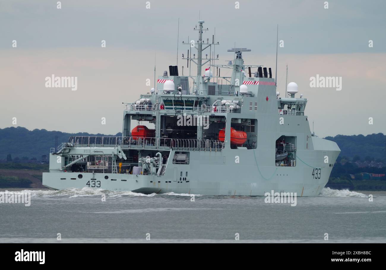 Artic offshore patrol vessel hi-res stock photography and images - Alamy