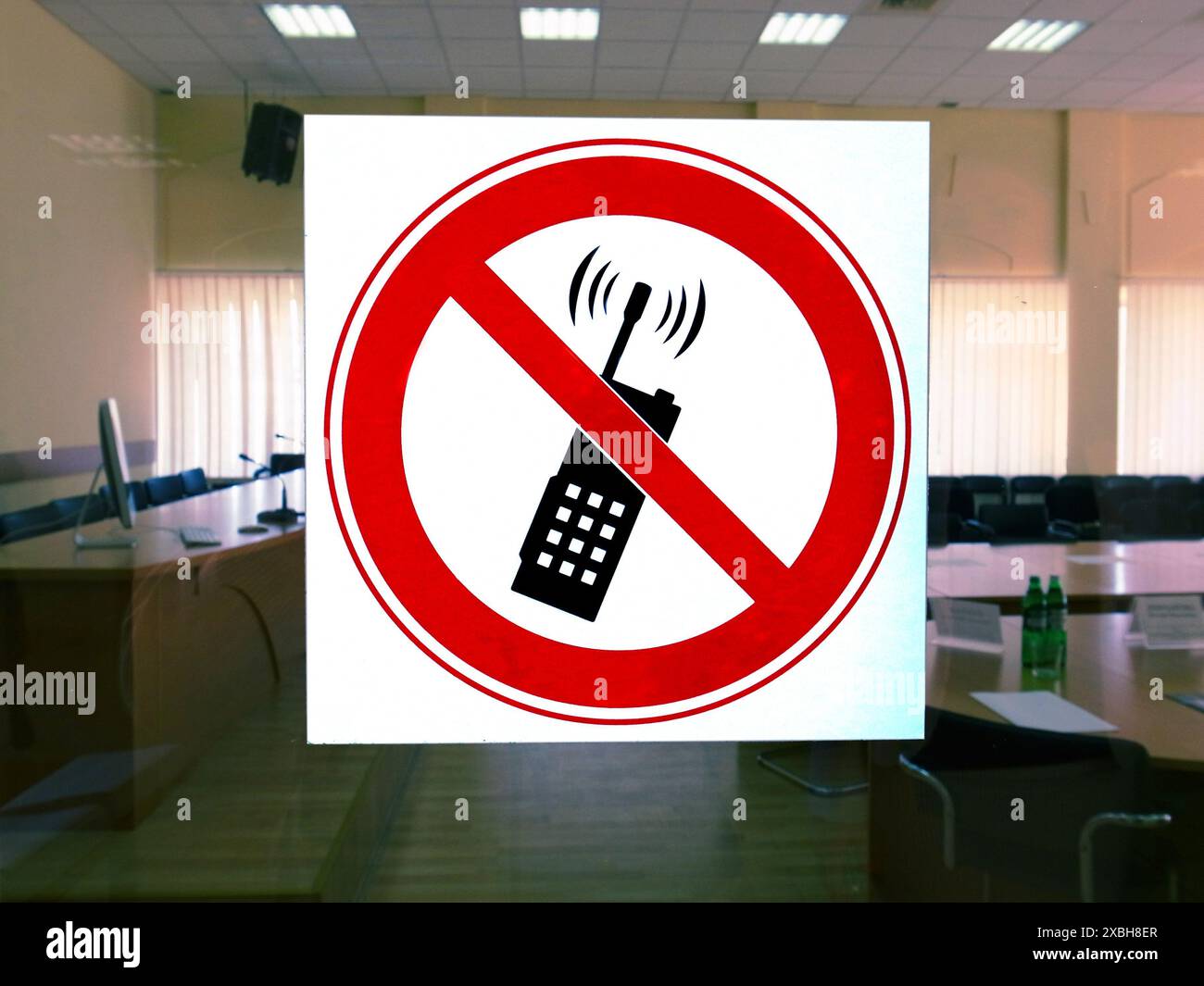 Conversation tone hi-res stock photography and images - Alamy