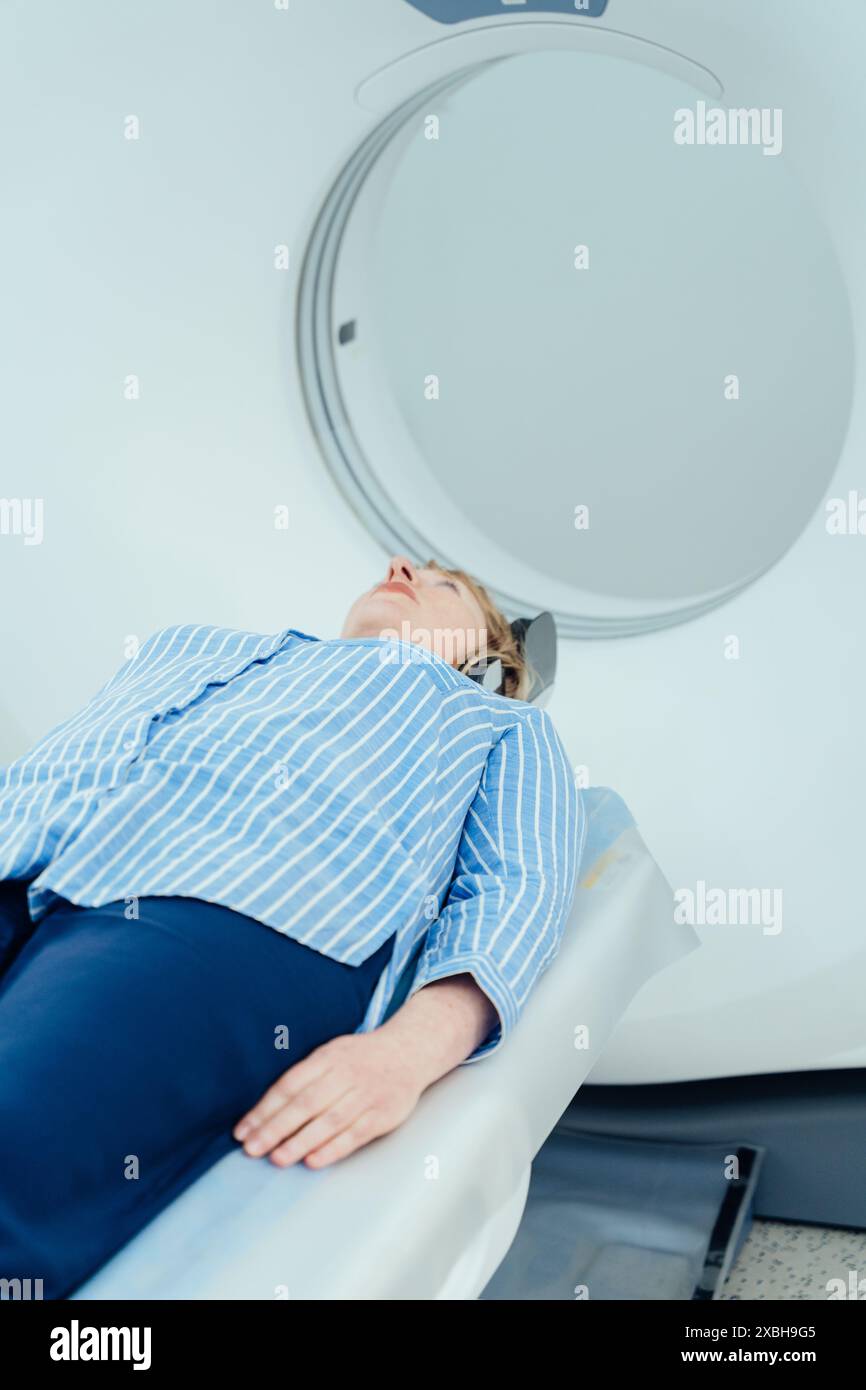 Woman enters into MRI capsule Stock Photo - Alamy